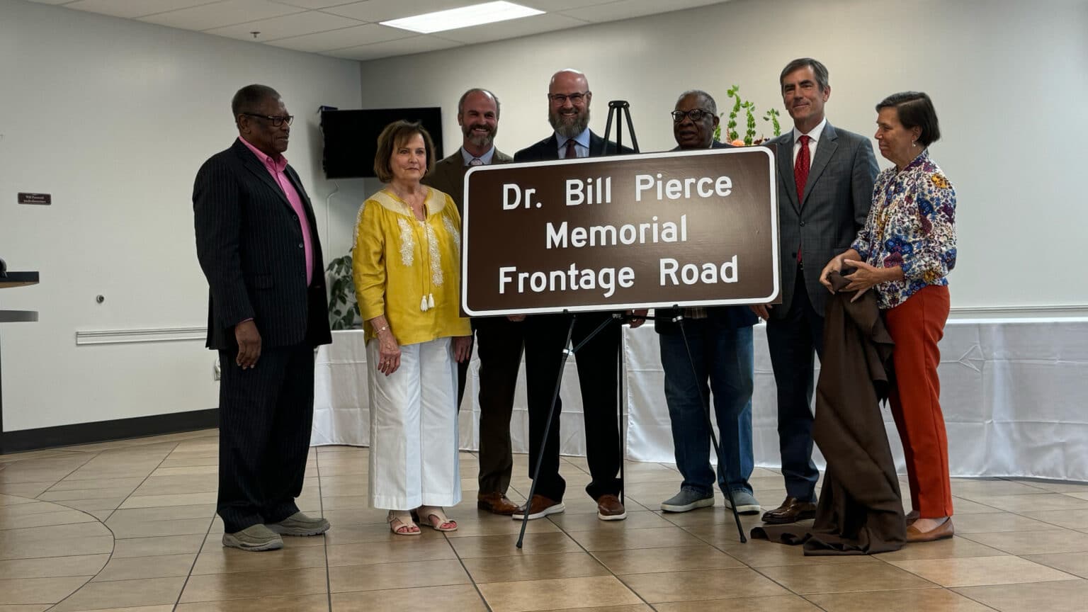 Dr. Bill Pierce memorialized in frontage road name change - Vicksburg ...