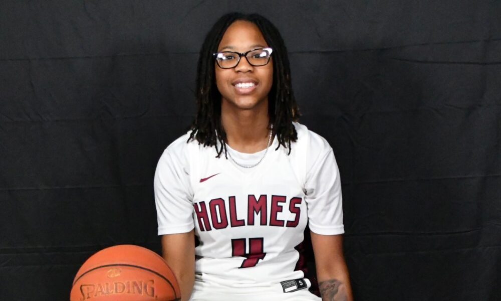 Zion Harvey Commits to Holmes CC - Vicksburg Daily News
