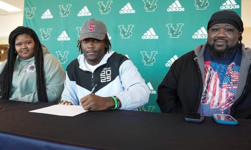 Vicksburg’s Dennis Battle Signs to Southwest Mississippi CC - Vicksburg ...