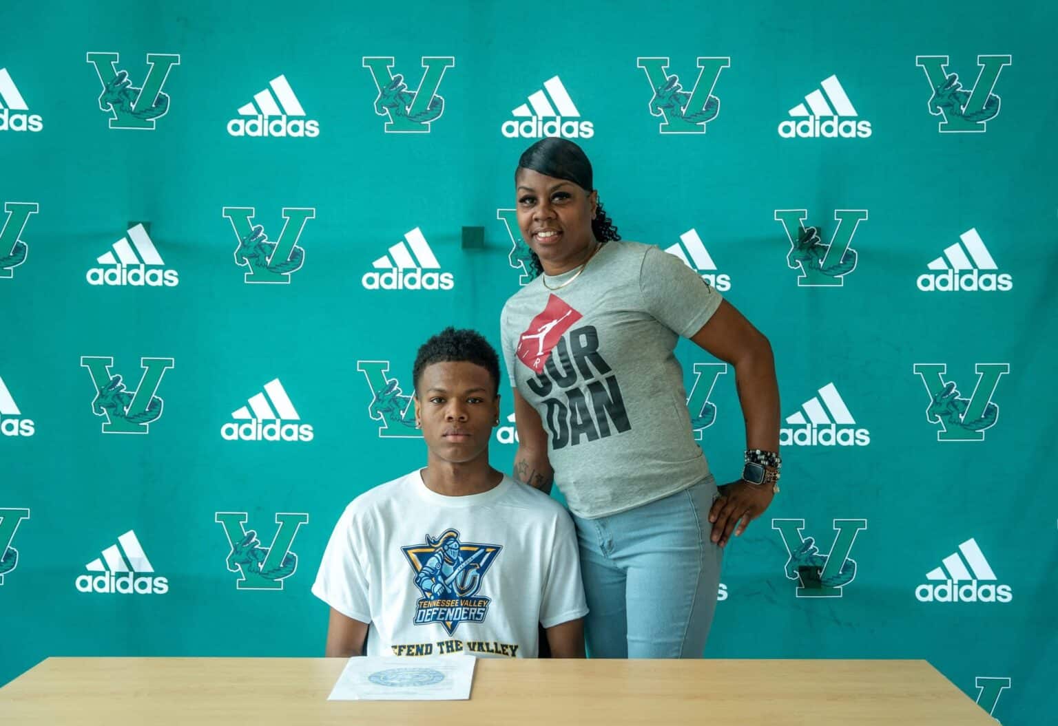 Vicksburg’s Javeion Perkins signs basketball scholarship with Tennessee ...