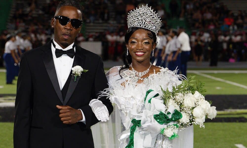 Jordan Tillman crowned Vicksburg High School Homecoming Queen ...