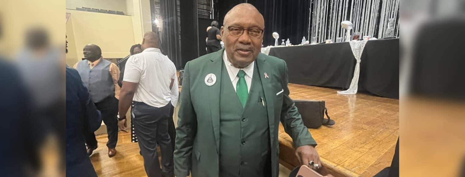 Alonzo Stevens earns John L. Hartman Memorial Award - Vicksburg Daily News