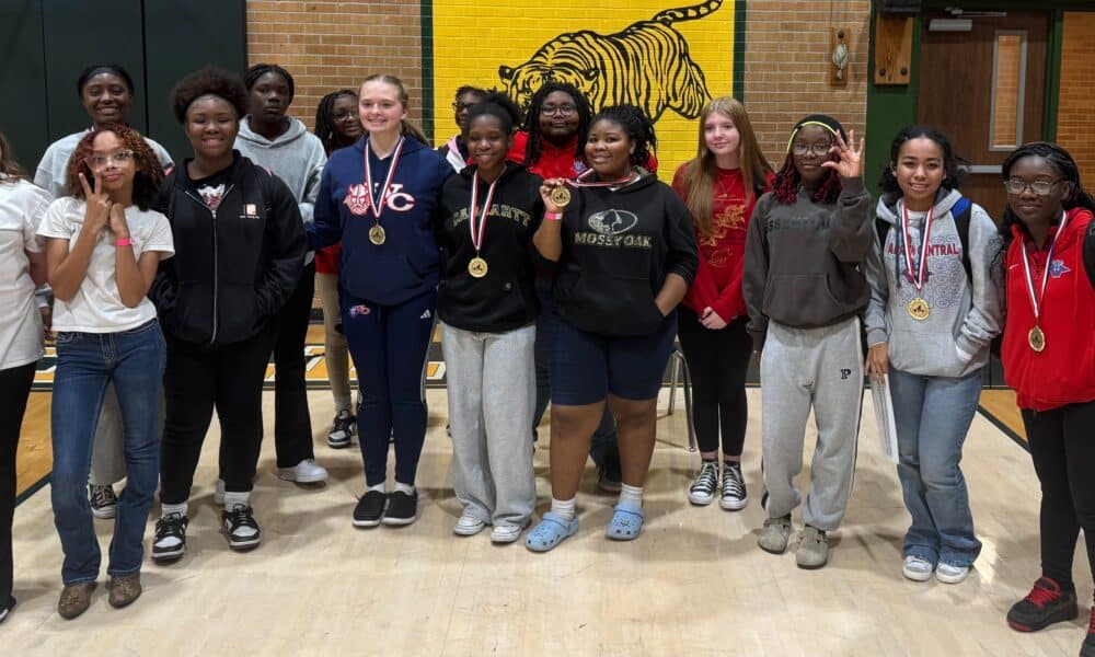 Warren Central girls place third at JPS Christmas powerlifting meet ...