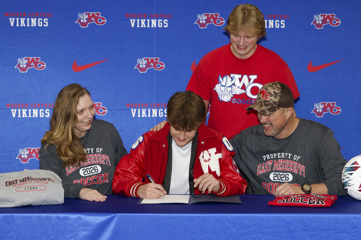Luke Bond signs with East Mississippi CC - Vicksburg Daily News